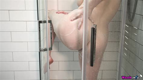 Win Shower Spy Dirty Demi