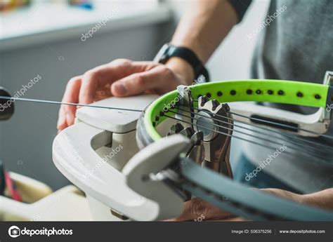 Close Tennis Racket Electronic Stringing Machine Process Replacement