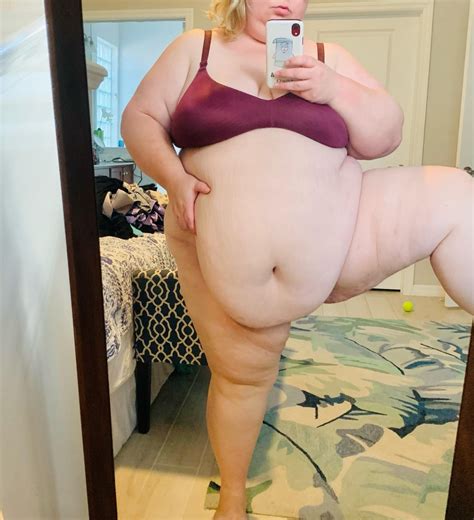 Heres To Reaching 400 Lbs This Year 🥂 Rssbbw