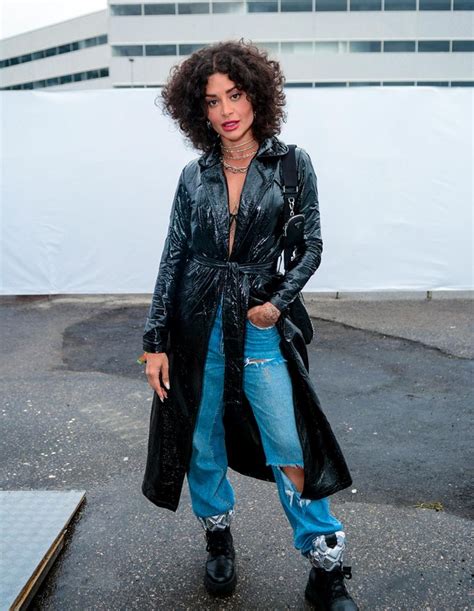 Aline Campos Vai Com O Filho Ao Rock In Rio E Faz Chamada De Vídeo Com Jesus Luz Quem Rock