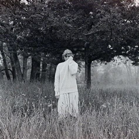 Taylor Swift Folklore Aesthetic 🩶 Taylor Swift Photoshoot Taylor