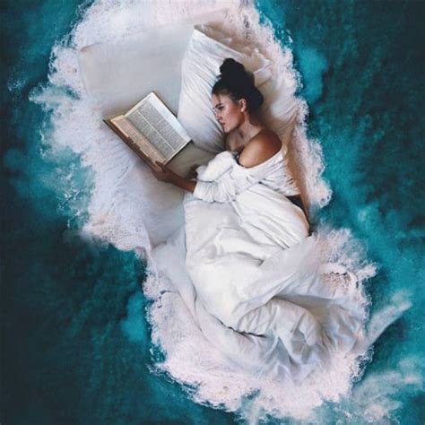 عکس دختر با کتاب برای پروفایل؛ عکس های جدید، فانتزی و کارتونی ستاره