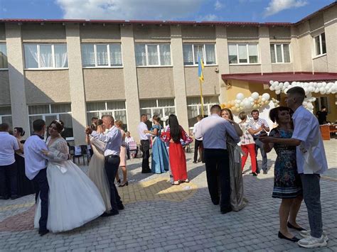 Свідоцтва про повну загальну середню освіту сьогодні отримали ще 26 випускників Сокирянської