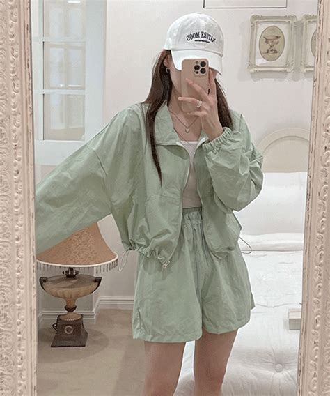 4col [꾸안꾸 여리여리] 장마철 로우 아노락 바람막이 점퍼 반바지 세트 4col 에이블리