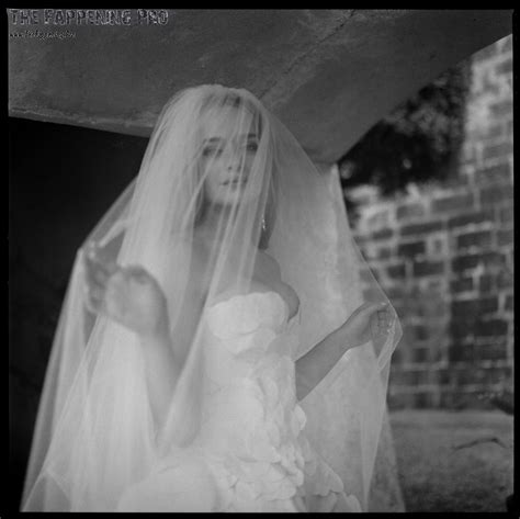 Joey King Expsoed Her Tits In A Wedding Dress 8 Photos The Fappening