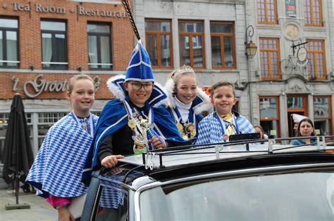 Miniprins Liam En Miniprinses Loena Openen De Carnavalsfoor Halle Hlnbe