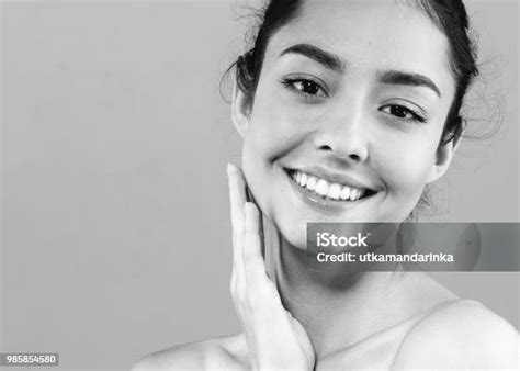 Potret Wajah Wanita Cantik Gadis Model Cantik Dengan Perfect Fresh