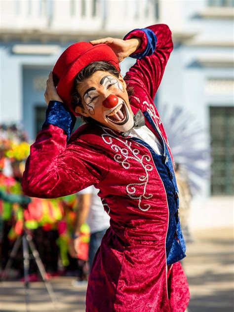 [300 ] Clown Pictures