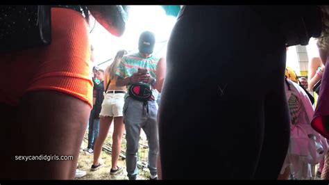 Rave Girl In Shorts Cameltoe Eporner