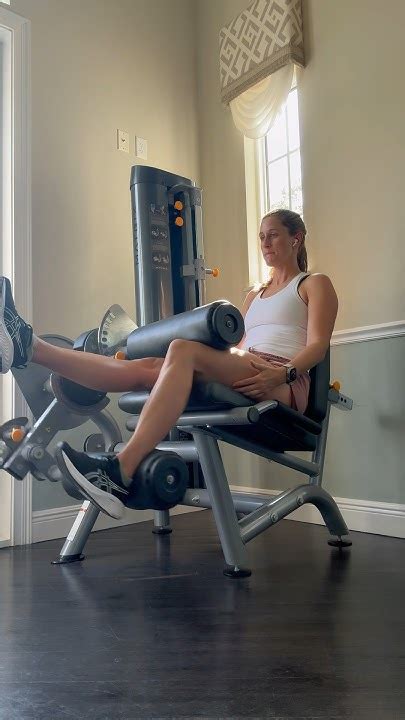 Single-Leg Seated Hamstring Curl Machine - YouTube