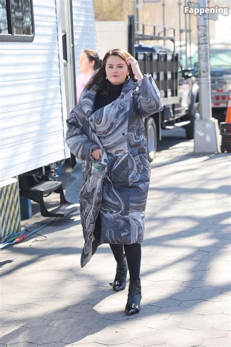Selena Gomez Displays Her Sexy Boobs On On The Set Of Only Murders In