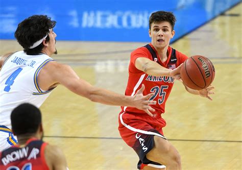 Kerr Kriisa To Stay With Arizona Basketball After All
