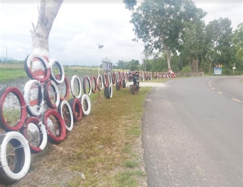 Gom nhặt lốp xe cũ làm hộ lan mềm ở khúc cua tử thần