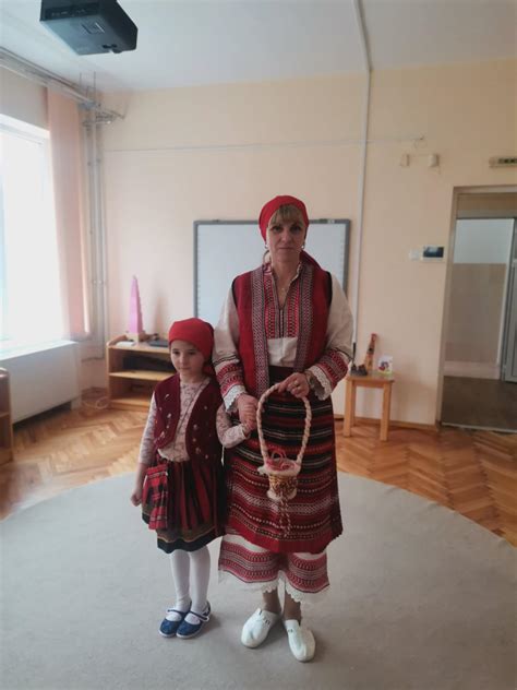 Баба Марта днес раздаде мартенички ДГ Слънце гр Враца Facebook