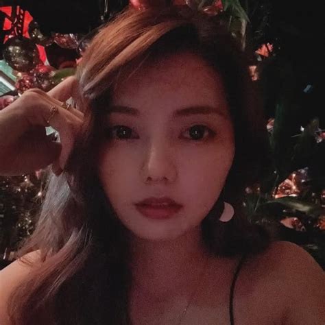Suzy Xiaoxi Threads Say More