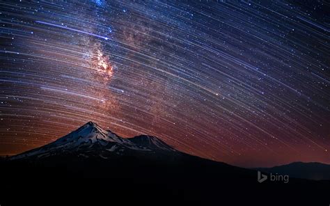 Star Trails Over Mount Shasta In California Wallpaper