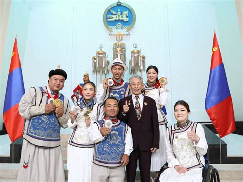 У Сүрэнжавыг Хөдөлмөрийн баатар Ц Баттулга Б Баасанхүү нарыг МУГТ