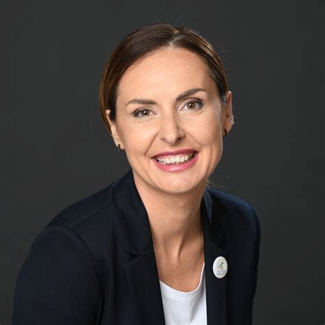 Кремена Кунева 📌Отмина първият учебен ден изгледахме всички репортажи с усмихнати детски