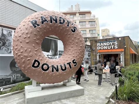 Randys Donuts Opens First Ever Branch In Japan Brings Las Donuts To Tokyo【photos