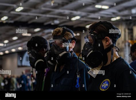 220803 N YS933 1044 BREMERTON WASH August 3 2022 Sailors On The Aircraft Carrier USS