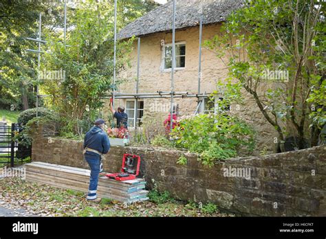 Scaffold Workers Erecting Scaffolding Stock Photo Alamy