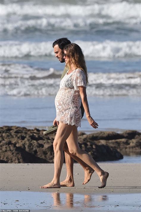 Pregnant Gisele Bundchen Kisses Joaquim Valente On Romantic Trip To Ex