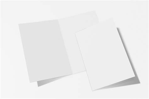 두 개의 Mockup 수직 소책자 브로셔 하드 커버와 현실적인 그림자와 흰색 배경에 고립 된 초대장 3d 렌더링 0명에 대한