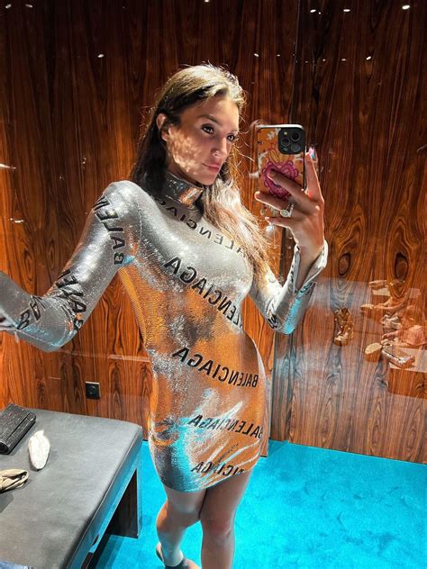 Ok ალექსანდრა პაიჭაძე მონტე კარლოს Balenciaga ს ბუტიკში ბრენდის ყველაზე ტრენდული სამოსით Ok