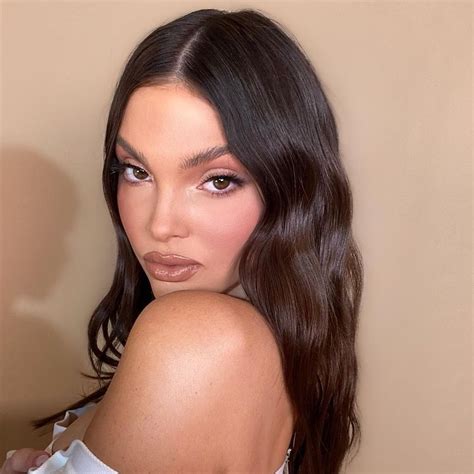 10 Romantic Wedding Makeup Looks That Will Make You Feel Like A Queen