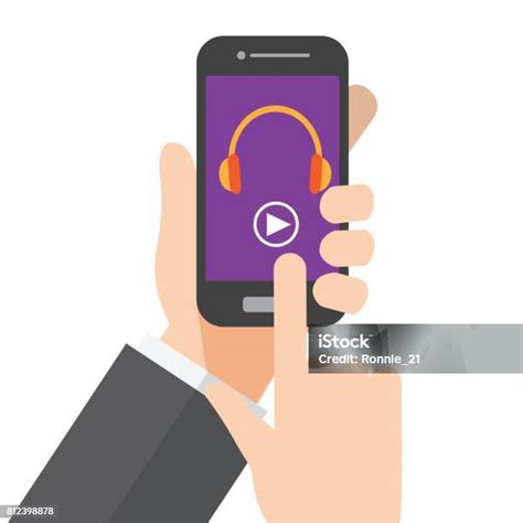 음악 스트리밍입니다 스마트폰 음악 듣기입니다 한편 스마트폰 보유 하고있다 벡터 일러스트 레이 션 0명에 대한 스톡 벡터 아트 및 기타 이미지 Istock