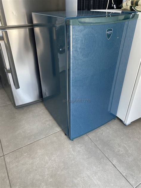 Син малък хладилник Хладилник Daewoo Друг цвят Хладилници Фризери