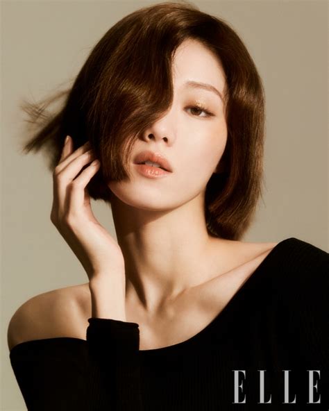 팔색조 매력 이성경 헤어 화보 여성의 변신은 무궁무진