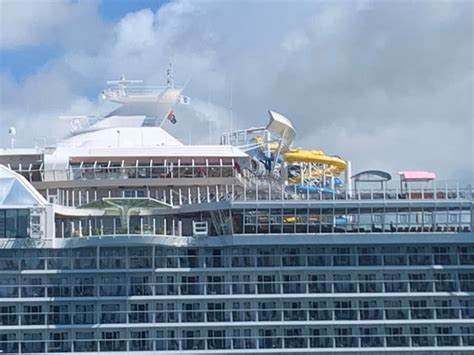 This Tetris Logo On R Place Is Waaay Too Small It Should Look Like The One To The Right R