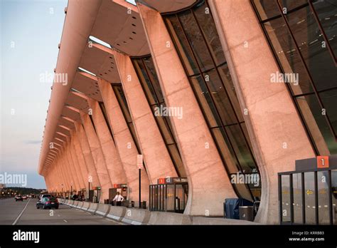 Dulles Virginia — The Distinctive Wing Shaped Main Terminal Of Dulles