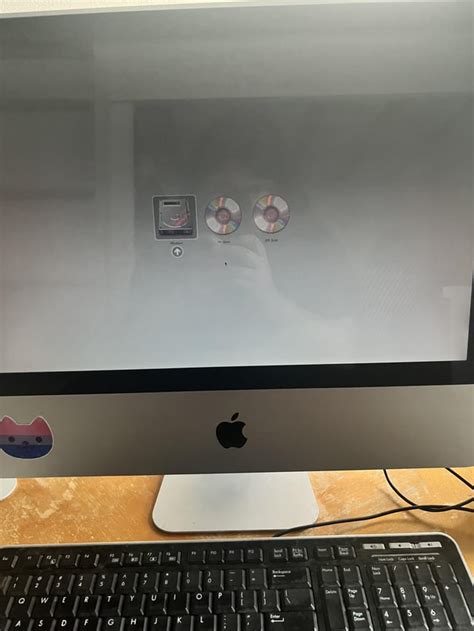 Weird Graphics On Boot Menu And Booting Off External Media After