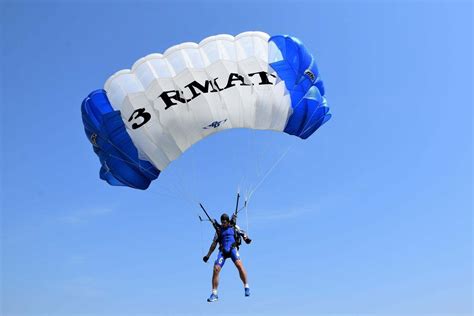 Tour De France Les Parachutistes Du 3e Régiment Du Matériel à L