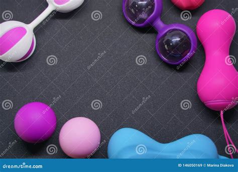 Objetos De Sexo Brillantes En Fondo Del Estudio Muchos Juguetes Imagen De Archivo Imagen De