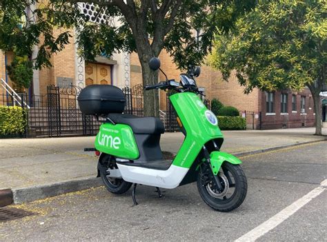 What Its Like To Ride Limes New Electric Moped In Nyc Business Insider