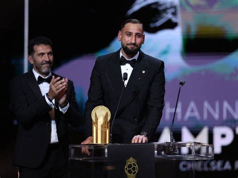 Yashin Trophy Kembali Ke Tangan Donnarumma Tak Sebut Psg Malah