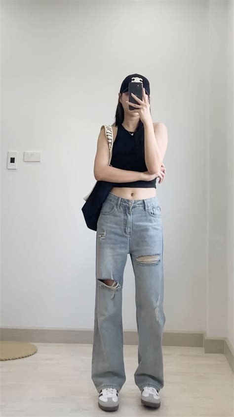 กางเกงยีนส์ ทรงเบสิคหยิบแมทช์ชุดสวยมาก เป็นรุ่นที่ต้องมีติดตู้ Big Baggy กระบอกใหญ่สีดำฟอก งาน