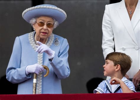 Some Russians Wish Granny Liz Well Amid Queens Platinum Jubilee