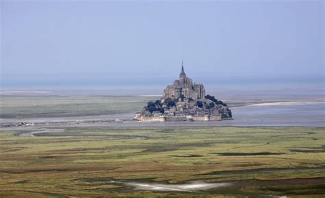 Евакуираха френския остров Мон Сен Мишел Cross Bg