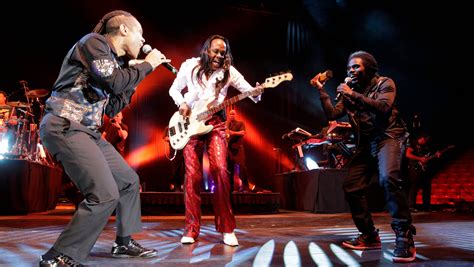 Download Earth Wind And Fire In Don Haskins Center Wallpaper