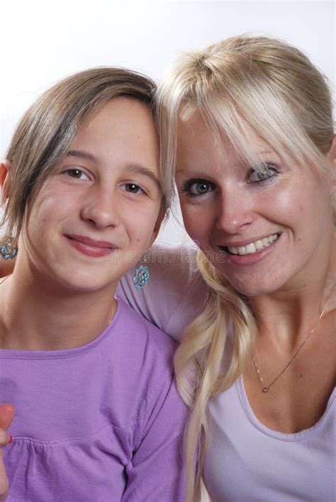 Madre E Hija Foto De Archivo Imagen De Madre Adolescentes 131392424