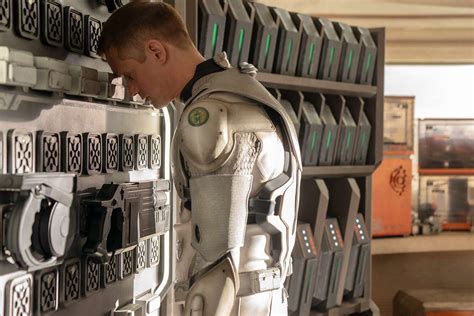 Murderbot Review Alexander Skarsgårds Robot Comedy Is Slow To Boot Up