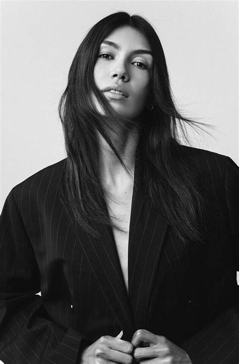 Sonja V Indastria Model Milano