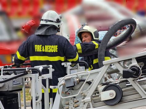 Пожарникари спасиха три къщи в Срацимир при пожар тръгнал от навес Кворум Силистра