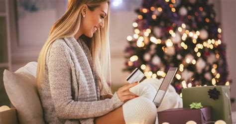 Why Headless Commerce Equals Compelling Customer Content Retail