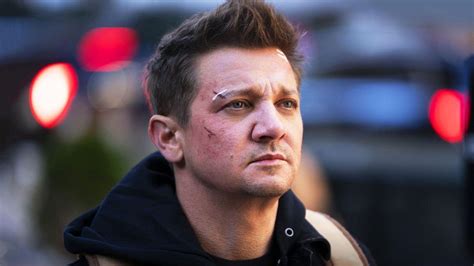 Jeremy Renner Hospitalized With Serious Leg Injury The Direct