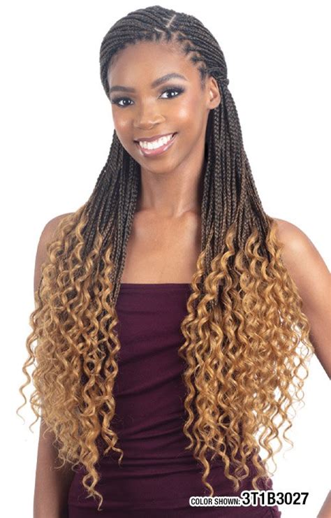 4x French Diva Curl 30 — Modelmodel
